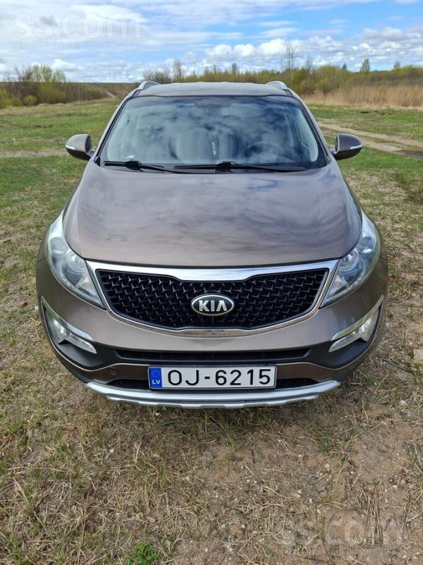 Brown Kia Sportage 2015 in Daugavpils, with an engine capacity of 1.70 L and mileage of 202 thousand km for 7800 €, photo 3 on AUTOMOTO.COM.LV