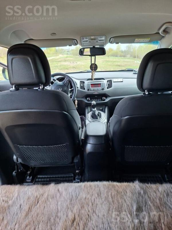 Brown Kia Sportage 2015 in Daugavpils, with an engine capacity of 1.70 L and mileage of 202 thousand km for 7800 €, photo 6 on AUTOMOTO.COM.LV