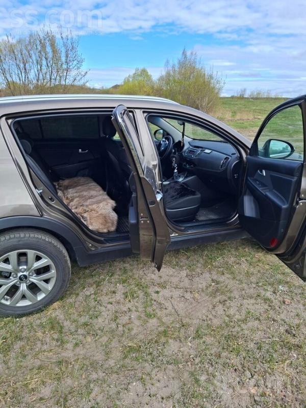 Brown Kia Sportage 2015 in Daugavpils, with an engine capacity of 1.70 L and mileage of 202 thousand km for 7800 €, photo 9 on AUTOMOTO.COM.LV