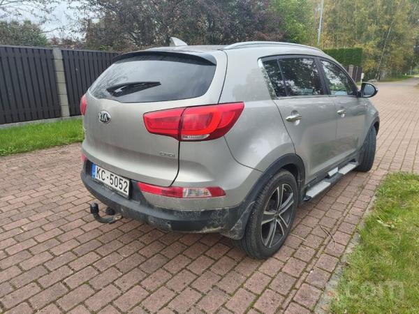 Brown Kia Sportage 2015 in Riga, with an engine capacity of 2.00 L and mileage of 306 thousand km for 7000 €, photo 4 on AUTOMOTO.COM.LV