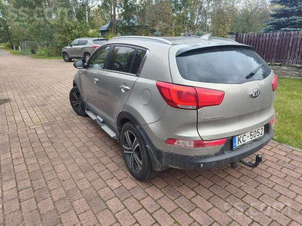 Brown Kia Sportage 2015 in Riga, with an engine capacity of 2.00 L and mileage of 306 thousand km for 7000 €, photo 5 on AUTOMOTO.COM.LV