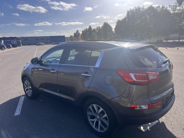 Brown Kia Sportage 2015 in Kaunas, with an engine capacity of 1.70 L and mileage of 375 thousand km for 4150 €, photo 4 on AUTOMOTO.COM.LV