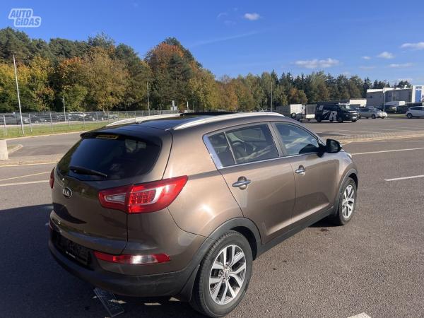 Brown Kia Sportage 2015 in Kaunas, with an engine capacity of 1.70 L and mileage of 375 thousand km for 4150 €, photo 5 on AUTOMOTO.COM.LV