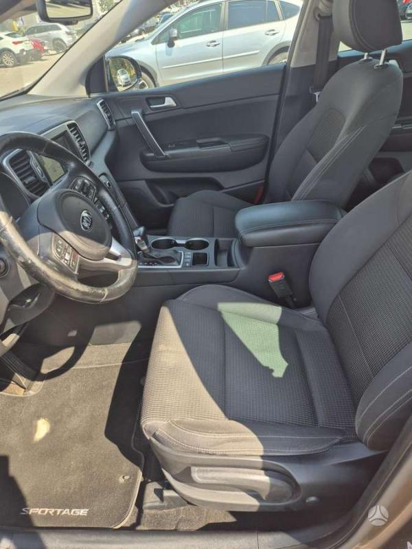 Brown Kia Sportage 2016 in Kaunas, with an engine capacity of 1.69 L and mileage of 159 thousand km for 10900 €, photo 9 on AUTOMOTO.COM.LV