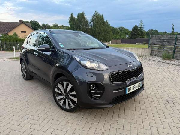 Brown Kia Sportage 2016 in Kaunas, with an engine capacity of 1.70 L and mileage of 236 thousand km for 10500 €, photo 3 on AUTOMOTO.COM.LV