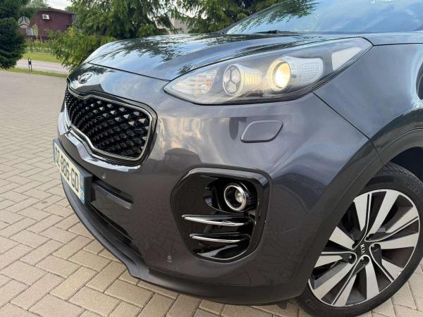 Brown Kia Sportage 2016 in Kaunas, with an engine capacity of 1.70 L and mileage of 236 thousand km for 10500 €, photo 5 on AUTOMOTO.COM.LV