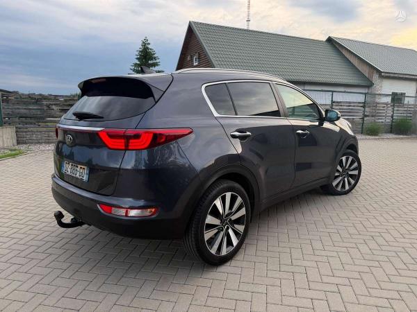 Brown Kia Sportage 2016 in Kaunas, with an engine capacity of 1.70 L and mileage of 236 thousand km for 10500 €, photo 6 on AUTOMOTO.COM.LV