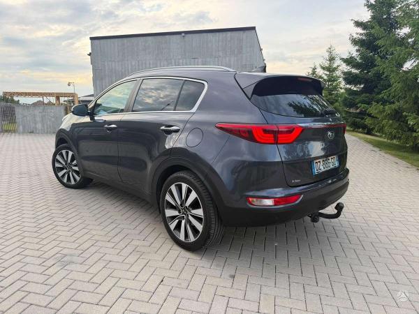 Brown Kia Sportage 2016 in Kaunas, with an engine capacity of 1.70 L and mileage of 236 thousand km for 10500 €, photo 7 on AUTOMOTO.COM.LV