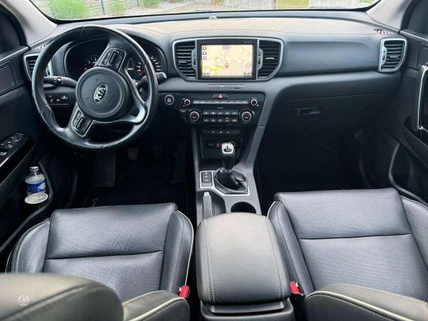 Brown Kia Sportage 2016 in Kaunas, with an engine capacity of 1.70 L and mileage of 236 thousand km for 10500 €, photo 9 on AUTOMOTO.COM.LV