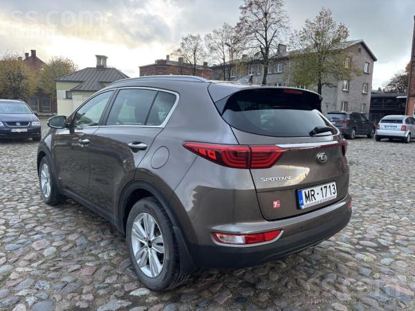 Brown Kia Sportage 2017 in Liepaja, with an engine capacity of 2.00 L and mileage of 94 thousand km for 13900 €, photo 4 on AUTOMOTO.COM.LV