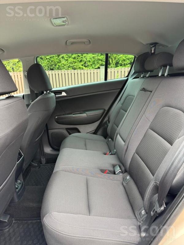 Brown Kia Sportage 2017 in Jurmala, with an engine capacity of 2.00 L and mileage of 158 thousand km for 12600 €, photo 4 on AUTOMOTO.COM.LV