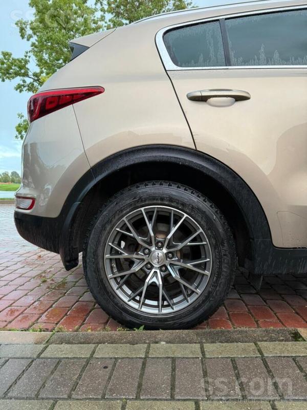 Brown Kia Sportage 2017 in Jurmala, with an engine capacity of 2.00 L and mileage of 158 thousand km for 12600 €, photo 7 on AUTOMOTO.COM.LV