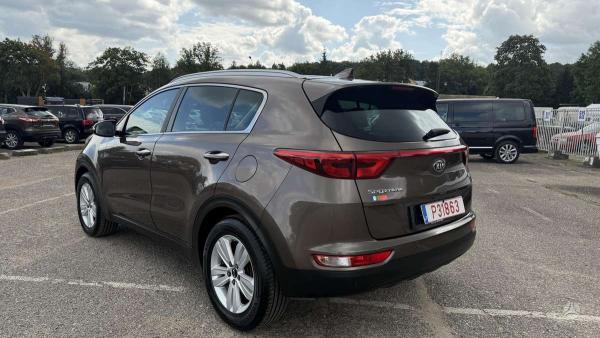 Brown Kia Sportage 2017 in Alytus, with an engine capacity of 1.69 L and mileage of 170 thousand km for 13600 €, photo 8 on AUTOMOTO.COM.LV