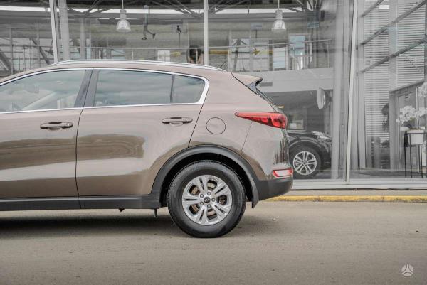 Киа Sportage 2017 в Клайпеда на AUTOMOTO.COM.LV Коричневый Киа Sportage 2017 в Клайпеда, объемом двигателя 1.59 л и пробегом 140 тыс. км за 9380 €, фото 9 на AUTOMOTO.COM.LV