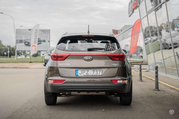 Киа Sportage 2017 в Клайпеда на AUTOMOTO.COM.LV Коричневый Киа Sportage 2017 в Клайпеда, объемом двигателя 1.59 л и пробегом 140 тыс. км за 9380 €, фото 11 на AUTOMOTO.COM.LV
