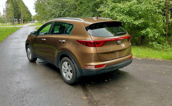 Киа Sportage 2017 в Клайпеда на AUTOMOTO.COM.LV Коричневый Киа Sportage 2017 в Клайпеда, объемом двигателя 1.69 л и пробегом 185 тыс. км за 11099 €, фото 7 на AUTOMOTO.COM.LV
