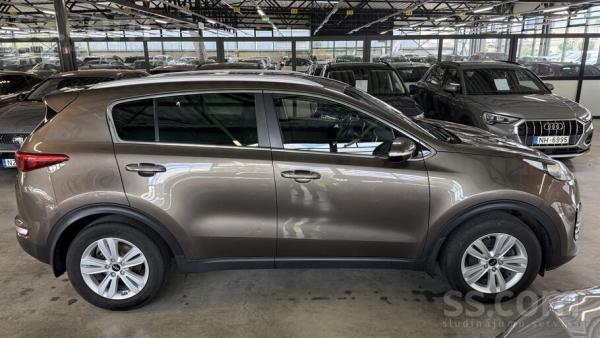 Kia Sportage 2017 in Riga on AUTOMOTO.COM.LV Brown Kia Sportage 2017 in Riga, with an engine capacity of 1.70 L and mileage of 149 thousand km for 9900 €, photo 7 on AUTOMOTO.COM.LV