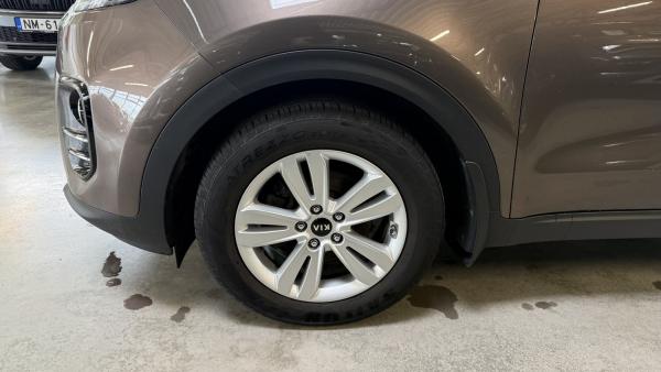 Kia Sportage 2017 in Riga on AUTOMOTO.COM.LV Brown Kia Sportage 2017 in Riga, with an engine capacity of 1.70 L and mileage of 149 thousand km for 9900 €, photo 9 on AUTOMOTO.COM.LV
