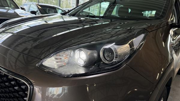 Kia Sportage 2017 in Riga on AUTOMOTO.COM.LV Brown Kia Sportage 2017 in Riga, with an engine capacity of 1.70 L and mileage of 149 thousand km for 9900 €, photo 10 on AUTOMOTO.COM.LV