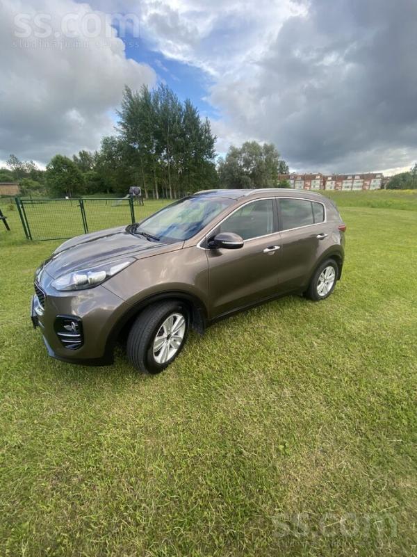 Brown Kia Sportage 2018 in Cesis, with an engine capacity of 1.70 L and mileage of 187 thousand km for 14500 €, photo 1 on AUTOMOTO.COM.LV