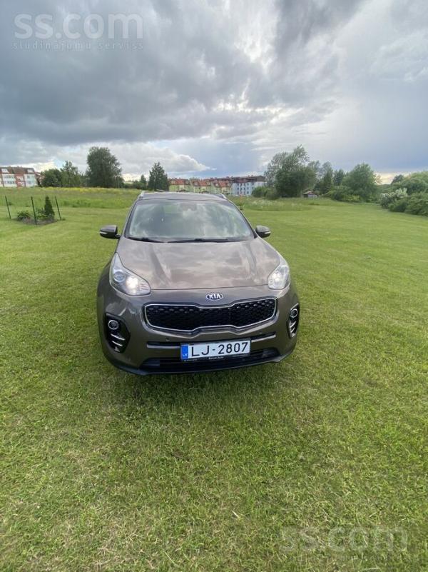 Brown Kia Sportage 2018 in Cesis, with an engine capacity of 1.70 L and mileage of 187 thousand km for 14500 €, photo 2 on AUTOMOTO.COM.LV