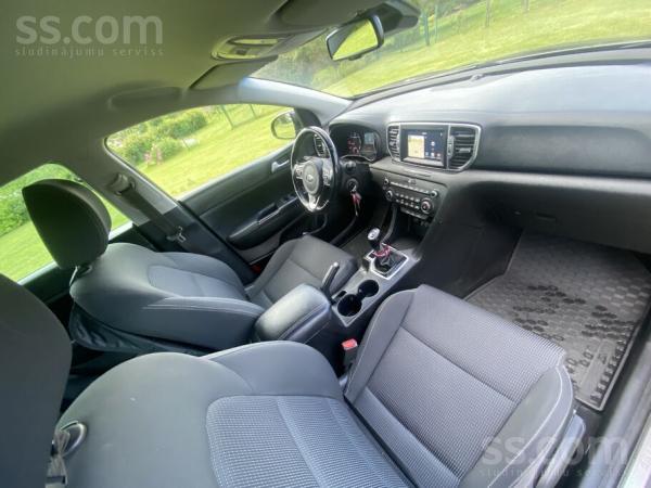 Brown Kia Sportage 2018 in Cesis, with an engine capacity of 1.70 L and mileage of 187 thousand km for 14500 €, photo 3 on AUTOMOTO.COM.LV
