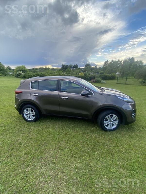 Brown Kia Sportage 2018 in Cesis, with an engine capacity of 1.70 L and mileage of 187 thousand km for 14500 €, photo 6 on AUTOMOTO.COM.LV