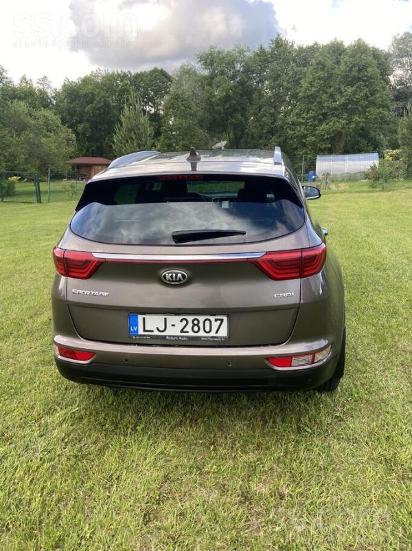 Brown Kia Sportage 2018 in Cesis, with an engine capacity of 1.70 L and mileage of 187 thousand km for 14500 €, photo 7 on AUTOMOTO.COM.LV