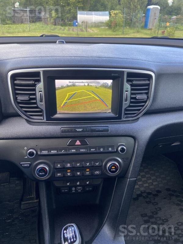 Brown Kia Sportage 2018 in Cesis, with an engine capacity of 1.70 L and mileage of 187 thousand km for 14500 €, photo 10 on AUTOMOTO.COM.LV