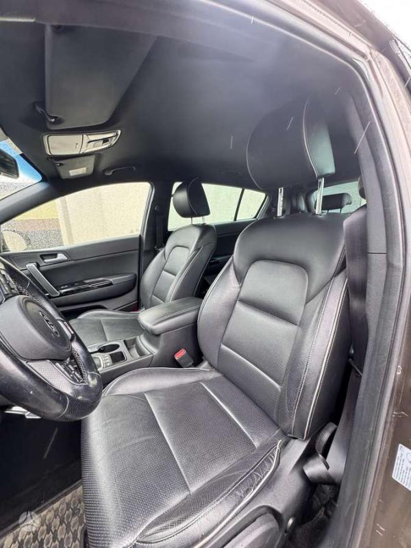 Brown Kia Sportage 2018 in Vilnius, with an engine capacity of 1.59 L and mileage of 144 thousand km for 13900 €, photo 10 on AUTOMOTO.COM.LV