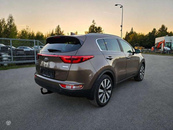 Brown Kia Sportage 2018 in Pakruojis, with an engine capacity of 1.69 L and mileage of 321 thousand km for 9100 €, photo 4 on AUTOMOTO.COM.LV