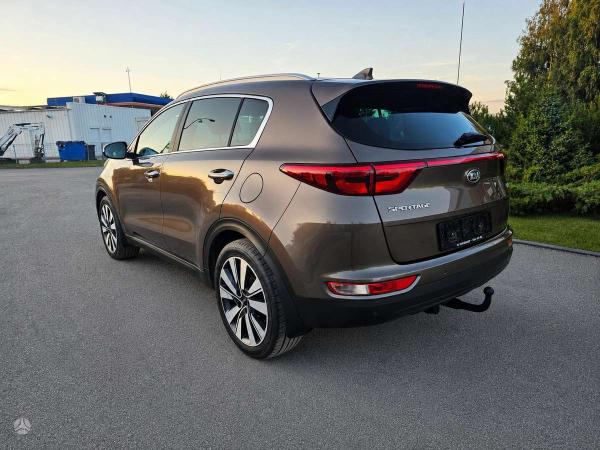 Brown Kia Sportage 2018 in Pakruojis, with an engine capacity of 1.69 L and mileage of 321 thousand km for 9100 €, photo 5 on AUTOMOTO.COM.LV