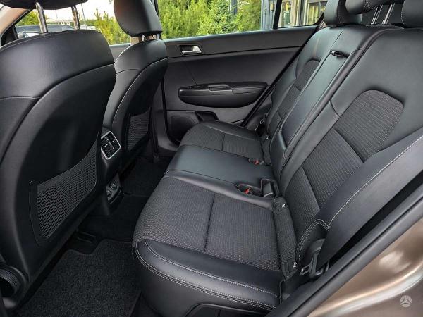 Brown Kia Sportage 2018 in Pakruojis, with an engine capacity of 1.69 L and mileage of 321 thousand km for 9100 €, photo 7 on AUTOMOTO.COM.LV