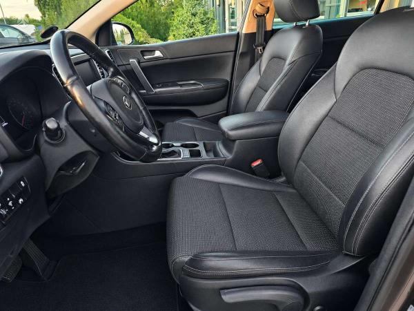 Brown Kia Sportage 2018 in Pakruojis, with an engine capacity of 1.69 L and mileage of 321 thousand km for 9100 €, photo 8 on AUTOMOTO.COM.LV