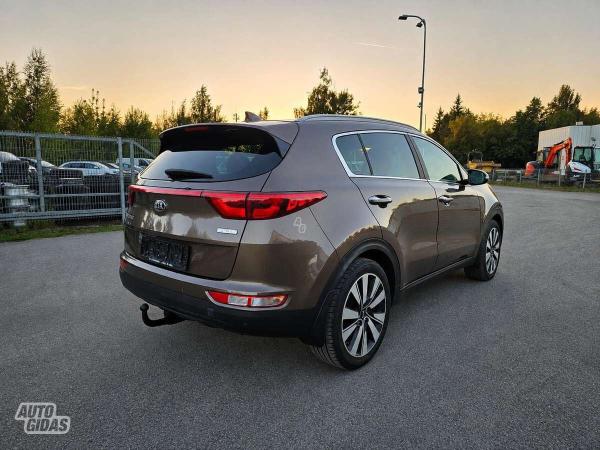 Brown Kia Sportage 2018 in Pakruojis, with an engine capacity of 1.70 L and mileage of 321 thousand km for 9100 €, photo 5 on AUTOMOTO.COM.LV
