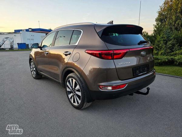Brown Kia Sportage 2018 in Pakruojis, with an engine capacity of 1.70 L and mileage of 321 thousand km for 9100 €, photo 6 on AUTOMOTO.COM.LV