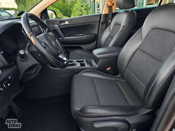 Brown Kia Sportage 2018 in Pakruojis, with an engine capacity of 1.70 L and mileage of 321 thousand km for 9100 €, photo 9 on AUTOMOTO.COM.LV