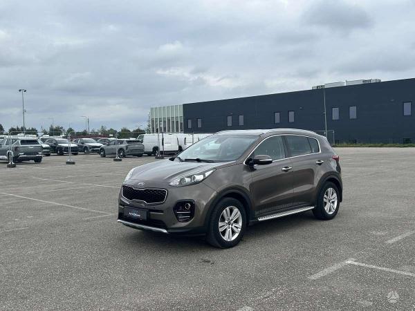 Kia Sportage 2018 in Vilnius on AUTOMOTO.COM.LV Brown Kia Sportage 2018 in Vilnius, with an engine capacity of 1.59 L and mileage of 130 thousand km for 13900 €, photo 4 on AUTOMOTO.COM.LV