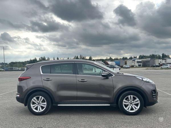 Kia Sportage 2018 in Vilnius on AUTOMOTO.COM.LV Brown Kia Sportage 2018 in Vilnius, with an engine capacity of 1.59 L and mileage of 130 thousand km for 13900 €, photo 7 on AUTOMOTO.COM.LV