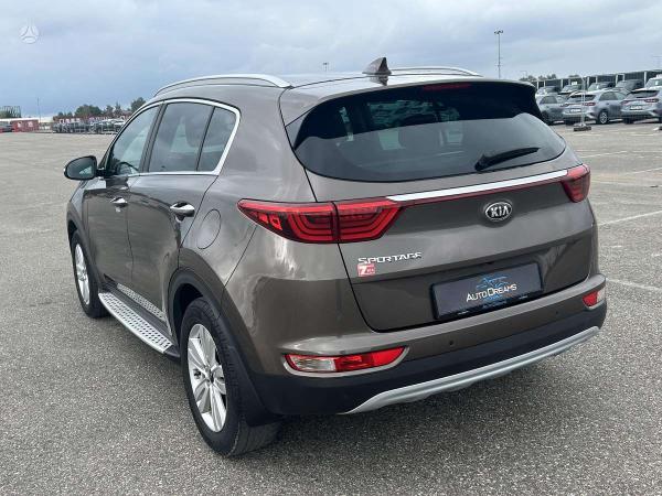 Kia Sportage 2018 in Vilnius on AUTOMOTO.COM.LV Brown Kia Sportage 2018 in Vilnius, with an engine capacity of 1.59 L and mileage of 130 thousand km for 13900 €, photo 11 on AUTOMOTO.COM.LV