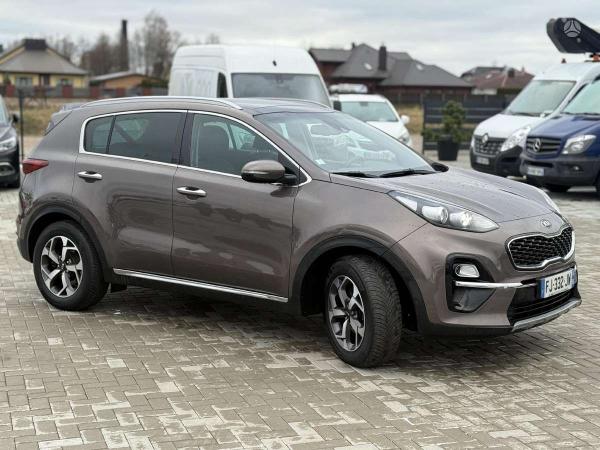 Brown Kia Sportage 2019 in Taurage, with an engine capacity of 1.60 L and mileage of 225 thousand km for 10800 €, photo 3 on AUTOMOTO.COM.LV