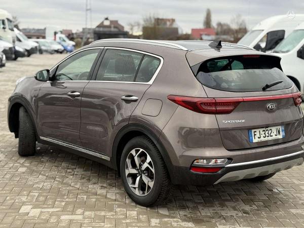 Brown Kia Sportage 2019 in Taurage, with an engine capacity of 1.60 L and mileage of 225 thousand km for 10800 €, photo 5 on AUTOMOTO.COM.LV