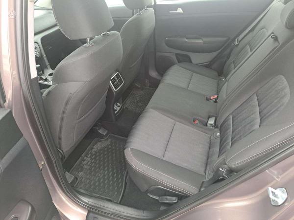 Brown Kia Sportage 2019 in Vilnius, with an engine capacity of 1.60 L and mileage of 136 thousand km for 15500 €, photo 6 on AUTOMOTO.COM.LV