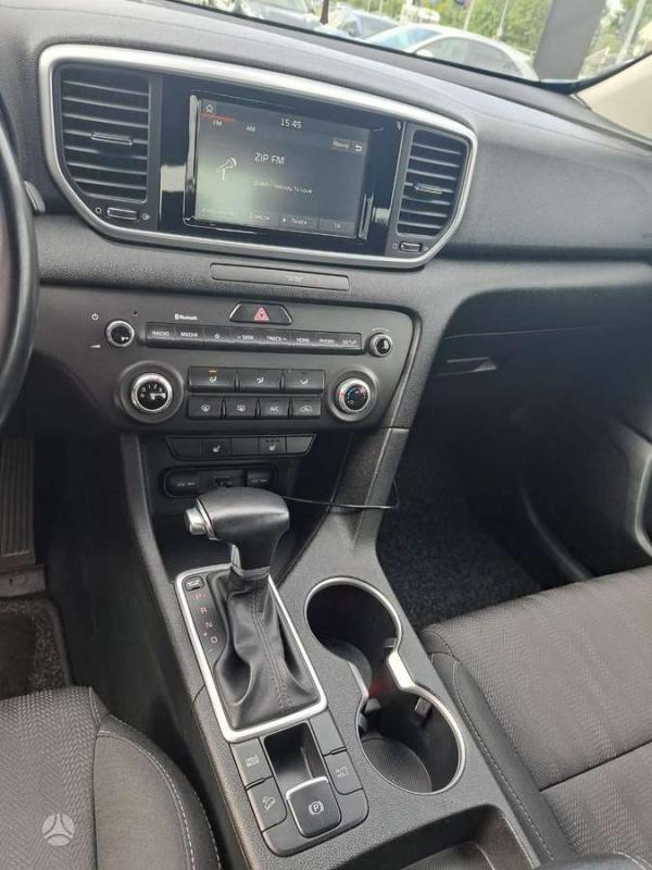 Brown Kia Sportage 2019 in Vilnius, with an engine capacity of 1.60 L and mileage of 136 thousand km for 15500 €, photo 7 on AUTOMOTO.COM.LV