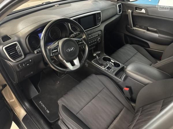 Brown Kia Sportage 2020 in Vilnius, with an engine capacity of 1.60 L and mileage of 155 thousand km for 16000 €, photo 8 on AUTOMOTO.COM.LV
