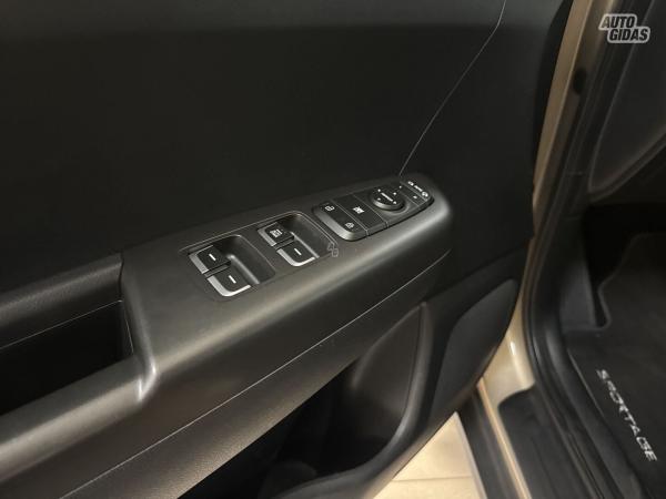 Brown Kia Sportage 2020 in Vilnius, with an engine capacity of 1.60 L and mileage of 155 thousand km for 16000 €, photo 9 on AUTOMOTO.COM.LV