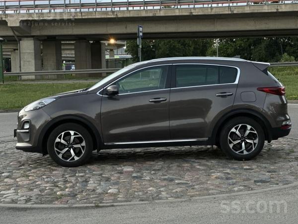 Brown Kia Sportage 2020 in Riga, with an engine capacity of 1.60 L and mileage of 179 thousand km for 13700 €, photo 2 on AUTOMOTO.COM.LV