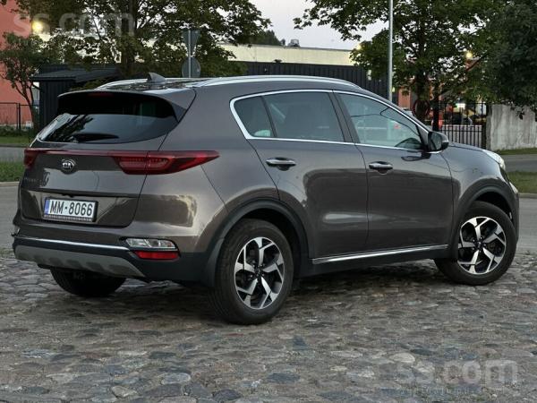 Brown Kia Sportage 2020 in Riga, with an engine capacity of 1.60 L and mileage of 179 thousand km for 13700 €, photo 3 on AUTOMOTO.COM.LV