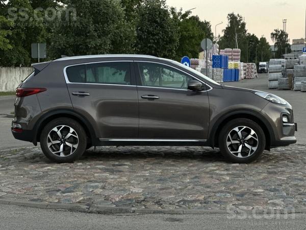 Brown Kia Sportage 2020 in Riga, with an engine capacity of 1.60 L and mileage of 179 thousand km for 13700 €, photo 5 on AUTOMOTO.COM.LV
