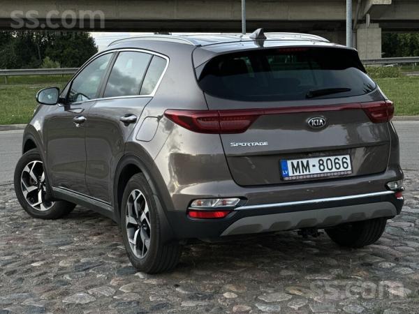 Brown Kia Sportage 2020 in Riga, with an engine capacity of 1.60 L and mileage of 179 thousand km for 13700 €, photo 6 on AUTOMOTO.COM.LV